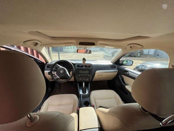 Brūns Volkswagen Jetta 2011 Kauņa, ar dzinēja tilpumu 1.97 L un nobraukumu 223 tūkst. km par 2200 €, foto 7 vietnē AUTOMOTO.COM.LV