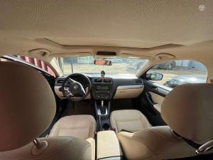 Brown Volkswagen Jetta 2011 in Kaunas, with an engine capacity of 1.97 L and mileage of 223 thousand km for 2200 €, photo 7 on AUTOMOTO.COM.LV