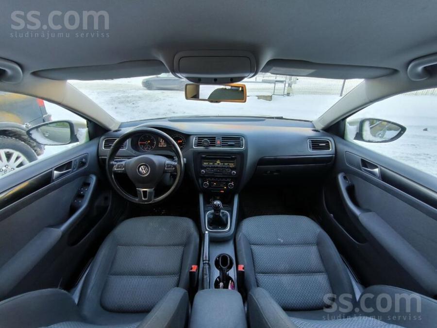 Brūns Volkswagen Jetta 2012 Rīga, ar dzinēja tilpumu 1.60 L un nobraukumu 255 tūkst. km par 4300 €, foto 6 vietnē AUTOMOTO.COM.LV