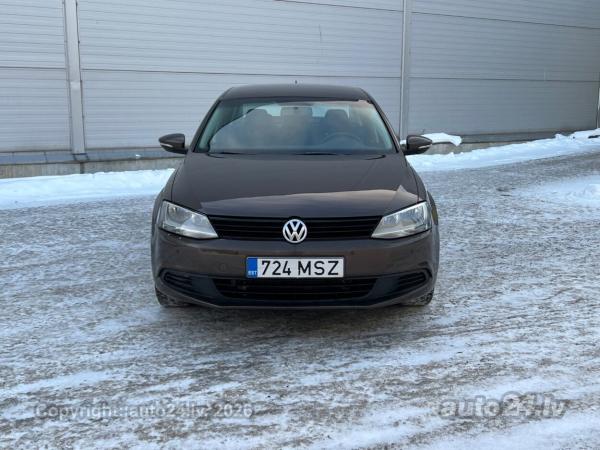 Brūns Volkswagen Jetta 2012 Pērnava, ar dzinēja tilpumu 1.60 L un nobraukumu 350 tūkst. km par 2990 €, foto 2 vietnē AUTOMOTO.COM.LV