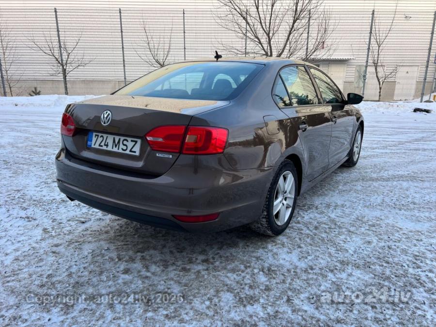 Brūns Volkswagen Jetta 2012 Pērnava, ar dzinēja tilpumu 1.60 L un nobraukumu 350 tūkst. km par 2990 €, foto 5 vietnē AUTOMOTO.COM.LV