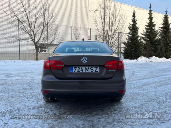 Brūns Volkswagen Jetta 2012 Pērnava, ar dzinēja tilpumu 1.60 L un nobraukumu 350 tūkst. km par 2990 €, foto 6 vietnē AUTOMOTO.COM.LV