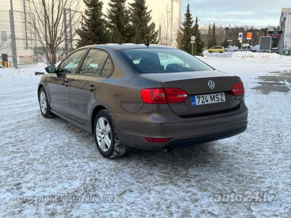 Brūns Volkswagen Jetta 2012 Pērnava, ar dzinēja tilpumu 1.60 L un nobraukumu 350 tūkst. km par 2990 €, foto 7 vietnē AUTOMOTO.COM.LV