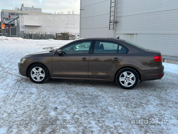 Brūns Volkswagen Jetta 2012 Pērnava, ar dzinēja tilpumu 1.60 L un nobraukumu 350 tūkst. km par 2990 €, foto 8 vietnē AUTOMOTO.COM.LV