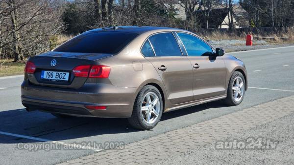 Brown Volkswagen Jetta 2012 in Tallinn, with an engine capacity of 1.20 L and mileage of 170 thousand km for 4700 €, photo 3 on AUTOMOTO.COM.LV