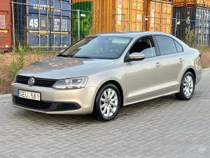 Brūns Volkswagen Jetta 2012 Viļņa, ar dzinēja tilpumu 1.60 L un nobraukumu 270 tūkst. km par 2800 €, foto  vietnē AUTOMOTO.COM.LV