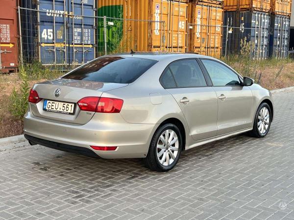 Brūns Volkswagen Jetta 2012 Viļņa, ar dzinēja tilpumu 1.60 L un nobraukumu 270 tūkst. km par 2800 €, foto 3 vietnē AUTOMOTO.COM.LV