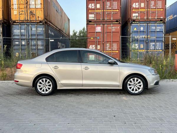 Brūns Volkswagen Jetta 2012 Viļņa, ar dzinēja tilpumu 1.60 L un nobraukumu 270 tūkst. km par 2800 €, foto 5 vietnē AUTOMOTO.COM.LV