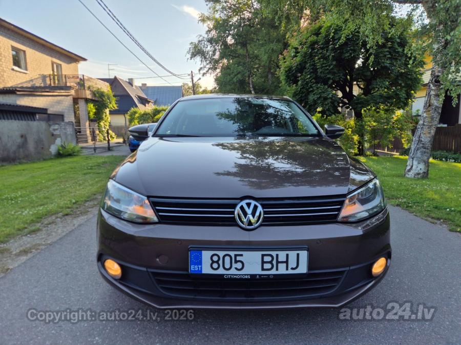 Brūns Volkswagen Jetta 2012 Tallina, ar dzinēja tilpumu 1.40 L un nobraukumu 173 tūkst. km par 3999 €, foto 4 vietnē AUTOMOTO.COM.LV