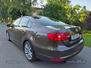 Brūns Volkswagen Jetta 2012 Tallina, ar dzinēja tilpumu 1.40 L un nobraukumu 173 tūkst. km par 3999 €, foto 5 vietnē AUTOMOTO.COM.LV