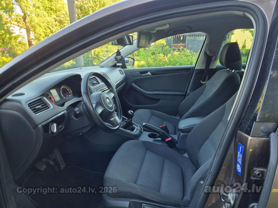 Brūns Volkswagen Jetta 2012 Tallina, ar dzinēja tilpumu 1.40 L un nobraukumu 173 tūkst. km par 3999 €, foto 11 vietnē AUTOMOTO.COM.LV