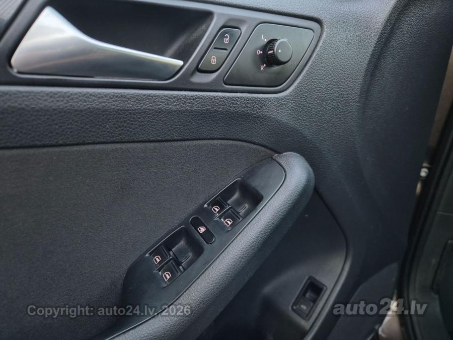 Brūns Volkswagen Jetta 2012 Tallina, ar dzinēja tilpumu 1.40 L un nobraukumu 173 tūkst. km par 3999 €, foto 12 vietnē AUTOMOTO.COM.LV