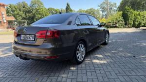 Brown Volkswagen Jetta 2012 in Marijampole, with an engine capacity of 1.60 L and mileage of 353 thousand km for 4550 €, photo 11 on AUTOMOTO.COM.LV