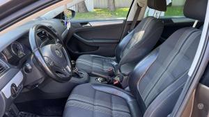 Brown Volkswagen Jetta 2012 in Marijampole, with an engine capacity of 1.60 L and mileage of 353 thousand km for 4550 €, photo 16 on AUTOMOTO.COM.LV