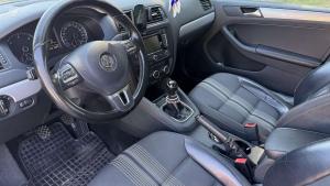 Brown Volkswagen Jetta 2012 in Marijampole, with an engine capacity of 1.60 L and mileage of 353 thousand km for 4550 €, photo 17 on AUTOMOTO.COM.LV