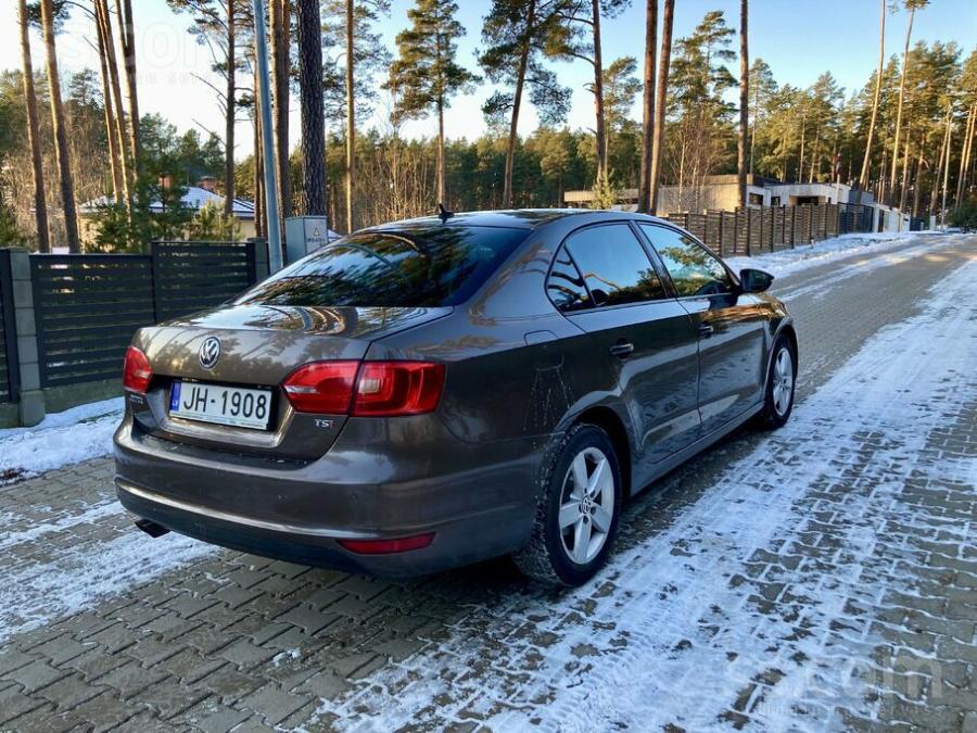 Brūns Volkswagen Jetta 2013 Rīga, ar dzinēja tilpumu 1.40 L un nobraukumu 179 tūkst. km par 4500 €, foto 8 vietnē AUTOMOTO.COM.LV