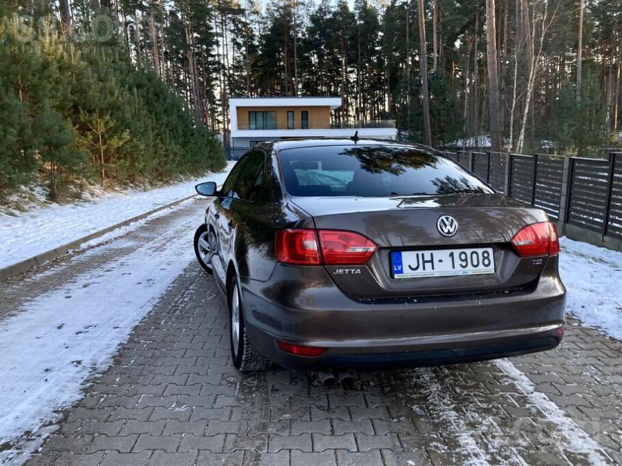 Brūns Volkswagen Jetta 2013 Rīga, ar dzinēja tilpumu 1.40 L un nobraukumu 179 tūkst. km par 4500 €, foto 15 vietnē AUTOMOTO.COM.LV