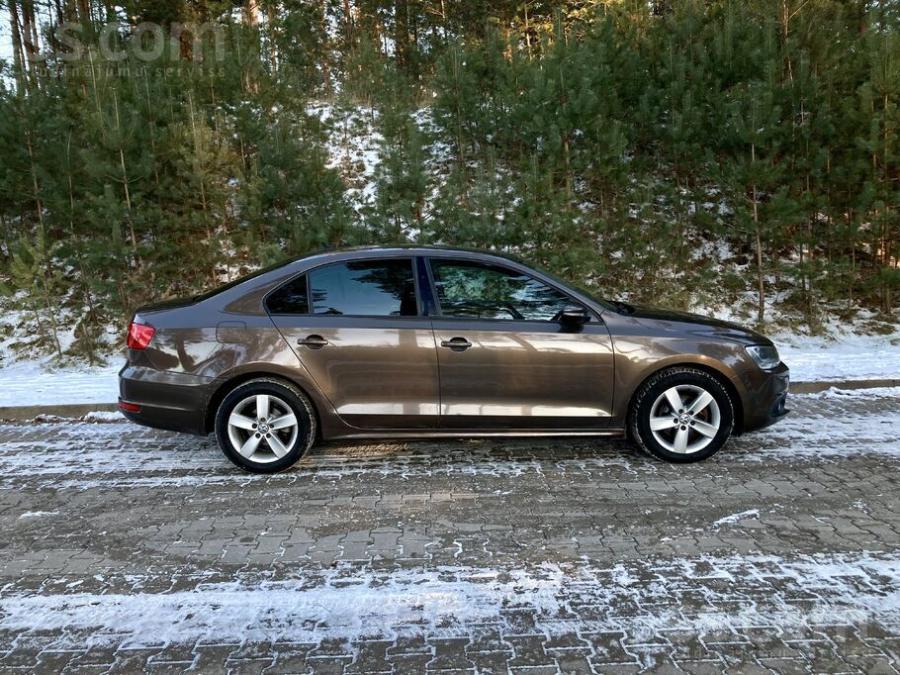 Brūns Volkswagen Jetta 2013 Rīga, ar dzinēja tilpumu 1.40 L un nobraukumu 179 tūkst. km par 4500 €, foto 16 vietnē AUTOMOTO.COM.LV