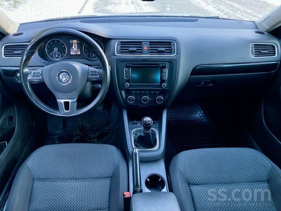 Brūns Volkswagen Jetta 2013 Rīga, ar dzinēja tilpumu 1.40 L un nobraukumu 179 tūkst. km par 4500 €, foto 18 vietnē AUTOMOTO.COM.LV