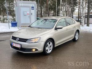 Brūns Volkswagen Jetta 2013 Rīga, ar dzinēja tilpumu 1.40 L un nobraukumu 0 tūkst. km par 4399 €, foto  vietnē AUTOMOTO.COM.LV