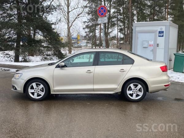 Brūns Volkswagen Jetta 2013 Rīga, ar dzinēja tilpumu 1.40 L un nobraukumu 0 tūkst. km par 4399 €, foto 2 vietnē AUTOMOTO.COM.LV
