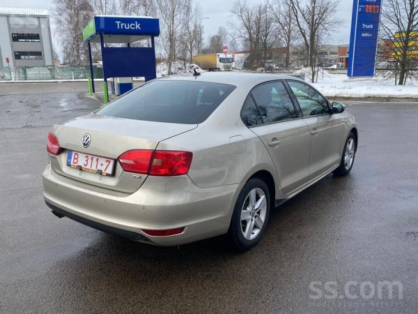 Brūns Volkswagen Jetta 2013 Rīga, ar dzinēja tilpumu 1.40 L un nobraukumu 0 tūkst. km par 4399 €, foto 5 vietnē AUTOMOTO.COM.LV