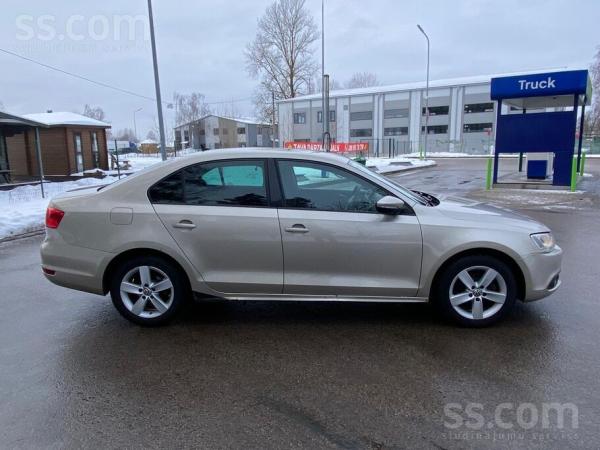 Brūns Volkswagen Jetta 2013 Rīga, ar dzinēja tilpumu 1.40 L un nobraukumu 0 tūkst. km par 4399 €, foto 6 vietnē AUTOMOTO.COM.LV