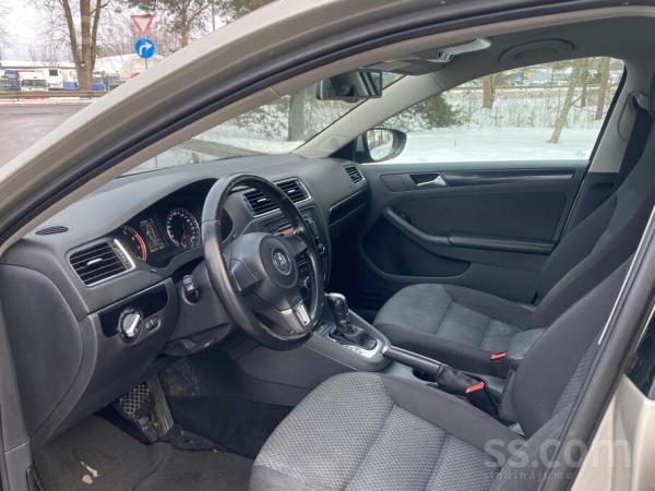 Brūns Volkswagen Jetta 2013 Rīga, ar dzinēja tilpumu 1.40 L un nobraukumu 0 tūkst. km par 4399 €, foto 9 vietnē AUTOMOTO.COM.LV