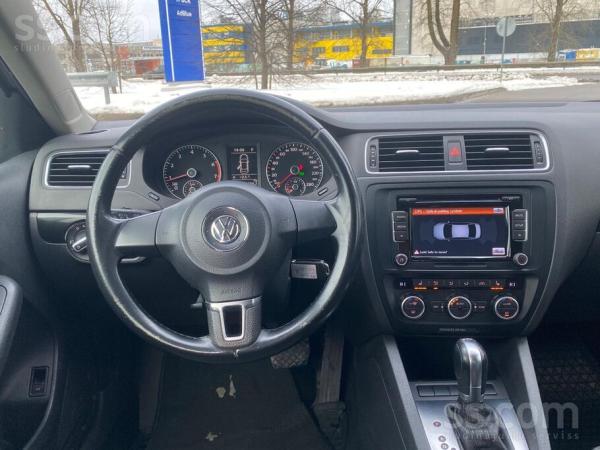 Brūns Volkswagen Jetta 2013 Rīga, ar dzinēja tilpumu 1.40 L un nobraukumu 0 tūkst. km par 4399 €, foto 10 vietnē AUTOMOTO.COM.LV