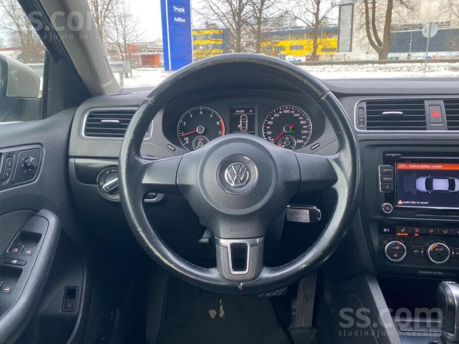 Brown Volkswagen Jetta 2013 in Riga, with an engine capacity of 1.40 L and mileage of 0 thousand km for 4399 €, photo 11 on AUTOMOTO.COM.LV