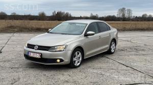 Brown Volkswagen Jetta 2013 in Riga, with an engine capacity of 1.40 L and mileage of 0 thousand km for 3999 €, photo  on AUTOMOTO.COM.LV