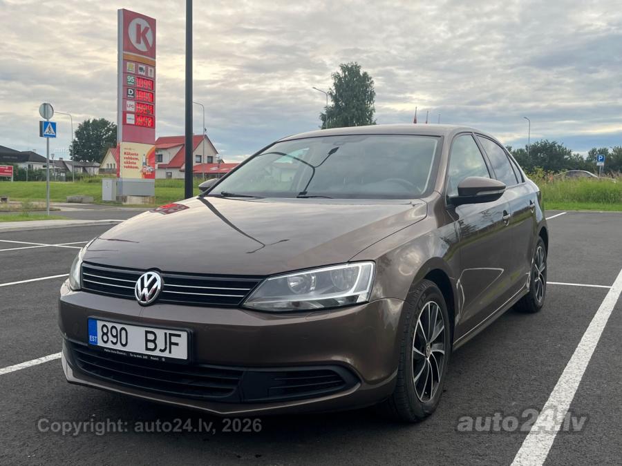 Brūns Volkswagen Jetta 2013 Tartu, ar dzinēja tilpumu 1.40 L un nobraukumu 202 tūkst. km par 5500 €, foto 3 vietnē AUTOMOTO.COM.LV