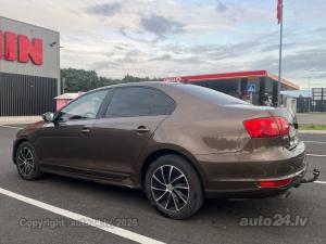 Brūns Volkswagen Jetta 2013 Tartu, ar dzinēja tilpumu 1.40 L un nobraukumu 202 tūkst. km par 5500 €, foto 4 vietnē AUTOMOTO.COM.LV