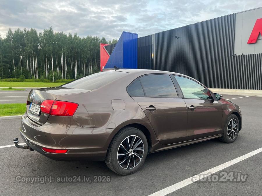 Brūns Volkswagen Jetta 2013 Tartu, ar dzinēja tilpumu 1.40 L un nobraukumu 202 tūkst. km par 5500 €, foto 6 vietnē AUTOMOTO.COM.LV