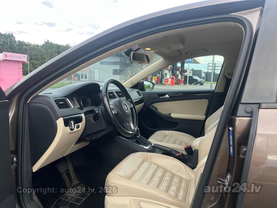 Brūns Volkswagen Jetta 2013 Tartu, ar dzinēja tilpumu 1.40 L un nobraukumu 202 tūkst. km par 5500 €, foto 11 vietnē AUTOMOTO.COM.LV
