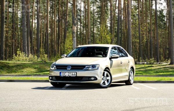 Brūns Volkswagen Jetta 2014 Rīga, ar dzinēja tilpumu 2.00 L un nobraukumu 314 tūkst. km par 6890 €, foto 1 vietnē AUTOMOTO.COM.LV
