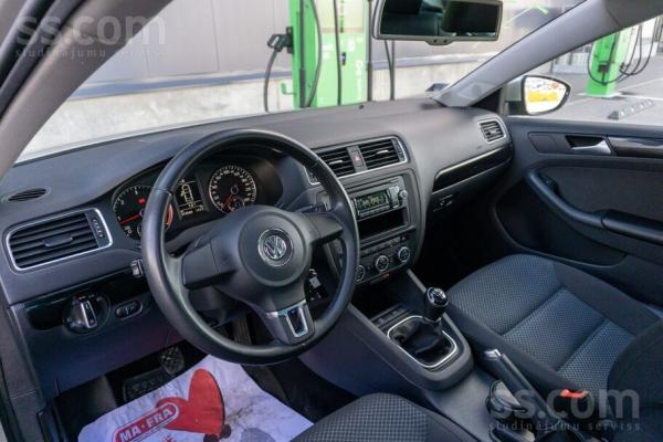 Brūns Volkswagen Jetta 2014 Rīga, ar dzinēja tilpumu 2.00 L un nobraukumu 314 tūkst. km par 6890 €, foto 10 vietnē AUTOMOTO.COM.LV