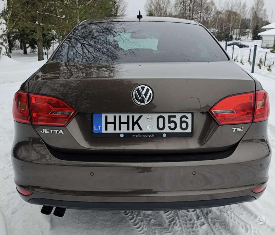 Brown Volkswagen Jetta 2014 in Vilnius, with an engine capacity of 1.39 L and mileage of 172 thousand km for 6300 €, photo 8 on AUTOMOTO.COM.LV