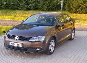 Brūns Volkswagen Jetta 2014 Viļņa, ar dzinēja tilpumu 1.39 L un nobraukumu 180 tūkst. km par 4999 €, foto  vietnē AUTOMOTO.COM.LV
