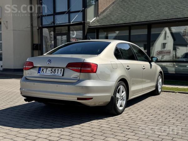 Brūns Volkswagen Jetta 2015 Tukums, ar dzinēja tilpumu 2.00 L un nobraukumu 257 tūkst. km par 4900 €, foto 3 vietnē AUTOMOTO.COM.LV