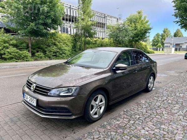 Brown Volkswagen Jetta 2015 in Riga, with an engine capacity of 2.00 L and mileage of 201 thousand km for 6900 €, photo 1 on AUTOMOTO.COM.LV