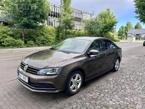 Brown Volkswagen Jetta 2015 in Riga, with an engine capacity of 2.00 L and mileage of 201 thousand km for 6900 €, photo  on AUTOMOTO.COM.LV