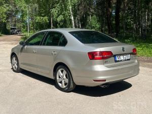 Brūns Volkswagen Jetta 2015 Rīga, ar dzinēja tilpumu 1.40 L un nobraukumu 0 tūkst. km par 5199 €, foto 4 vietnē AUTOMOTO.COM.LV