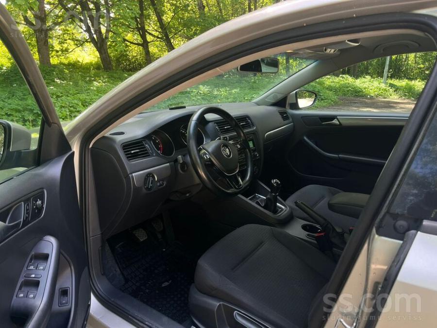 Brūns Volkswagen Jetta 2015 Rīga, ar dzinēja tilpumu 1.40 L un nobraukumu 0 tūkst. km par 5199 €, foto 10 vietnē AUTOMOTO.COM.LV