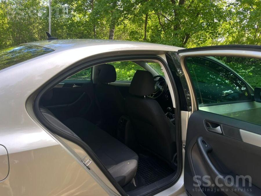 Brūns Volkswagen Jetta 2015 Rīga, ar dzinēja tilpumu 1.40 L un nobraukumu 0 tūkst. km par 5199 €, foto 20 vietnē AUTOMOTO.COM.LV