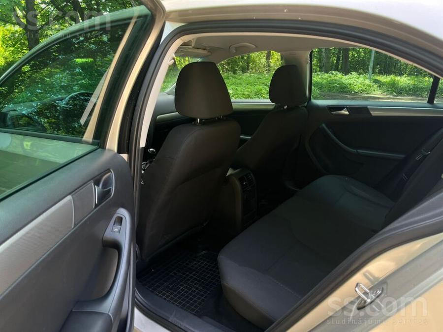 Brūns Volkswagen Jetta 2015 Rīga, ar dzinēja tilpumu 1.40 L un nobraukumu 0 tūkst. km par 5199 €, foto 22 vietnē AUTOMOTO.COM.LV