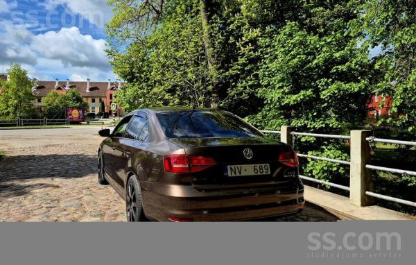Brown Volkswagen Jetta 2015 in Saldus, with an engine capacity of 1.40 L and mileage of 232 thousand km for 6200 €, photo 4 on AUTOMOTO.COM.LV