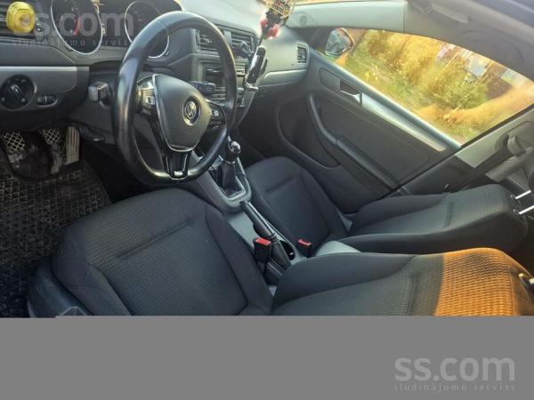 Brown Volkswagen Jetta 2015 in Saldus, with an engine capacity of 1.40 L and mileage of 232 thousand km for 6200 €, photo 6 on AUTOMOTO.COM.LV