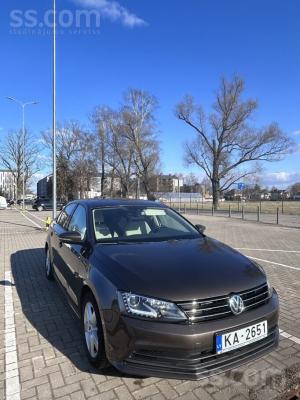 Brūns Volkswagen Jetta 2015 Rīga, ar dzinēja tilpumu 2.00 L un nobraukumu 201 tūkst. km par 7500 €, foto  vietnē AUTOMOTO.COM.LV
