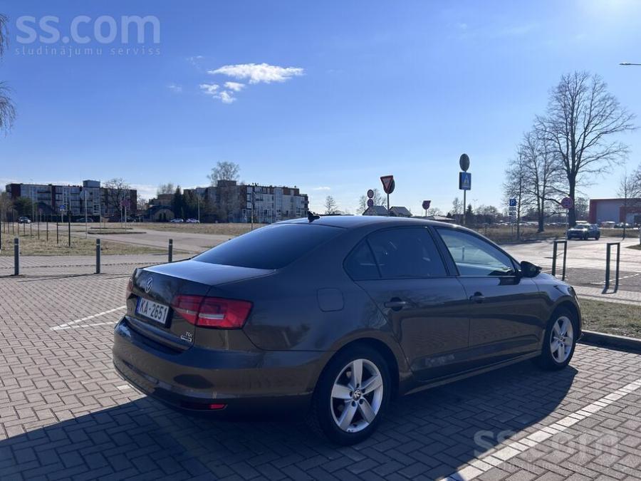 Brūns Volkswagen Jetta 2015 Rīga, ar dzinēja tilpumu 2.00 L un nobraukumu 201 tūkst. km par 7500 €, foto 4 vietnē AUTOMOTO.COM.LV